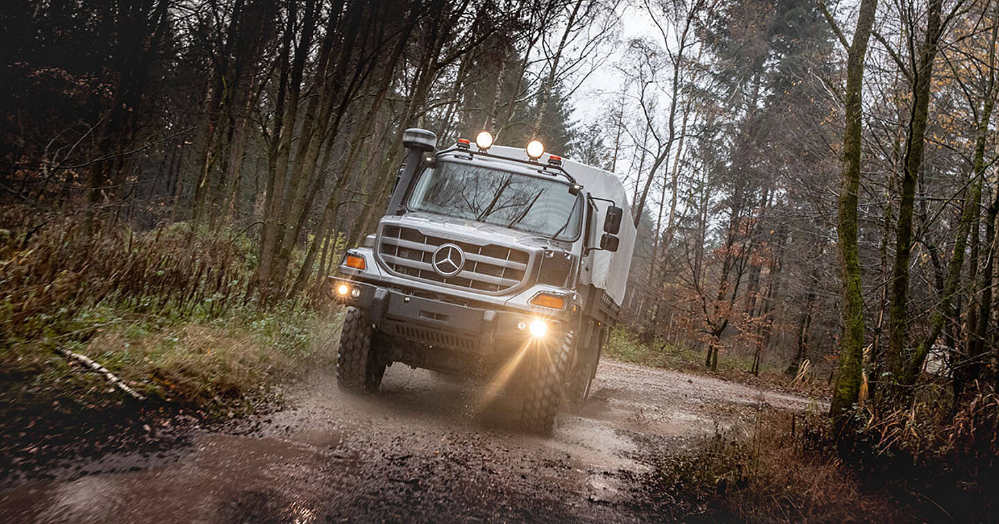 On a circuit full of offroad extremes, the Zetros masters every obstacle.