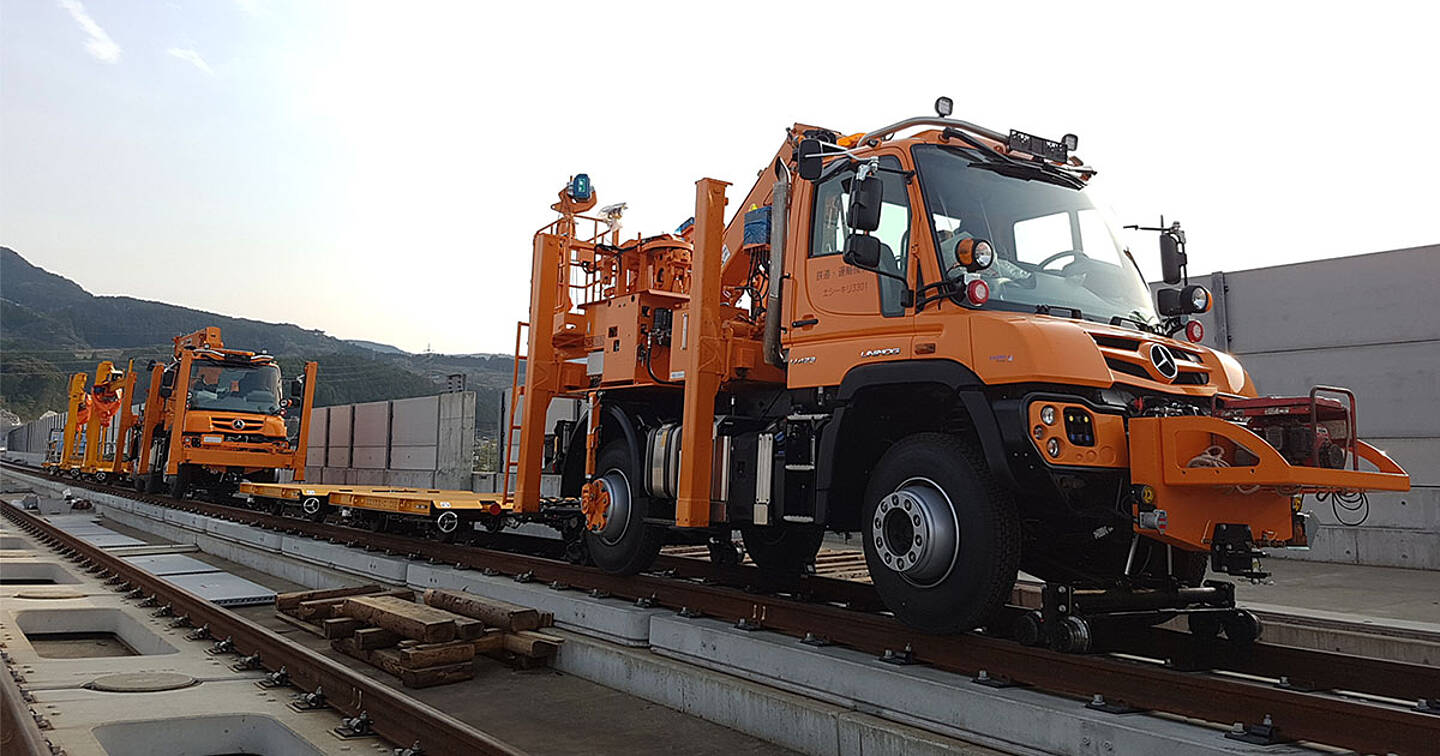 Special road-rail vehicles assist in the expansion of the high-speed ...