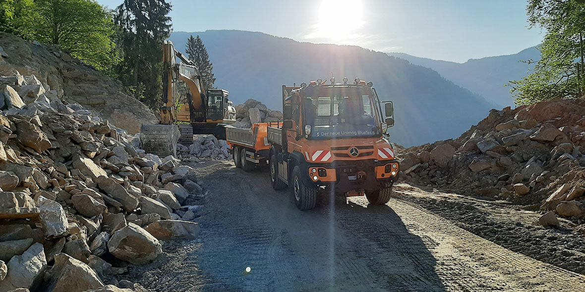 Austrian earthworks company Erdbau Wallach relies on the Unimog U 430 ...