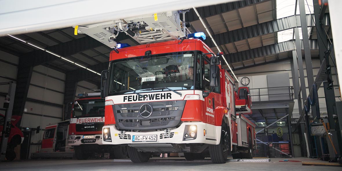 Econic 1835 fire service vehicle equipped with turntable ladder to ...