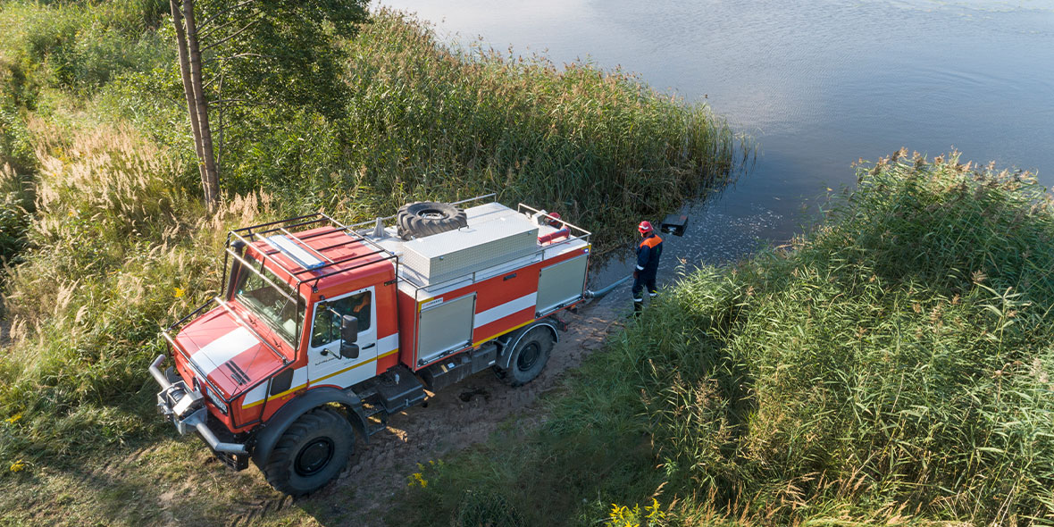 The Unimog fighting fires in Latvia's forests.